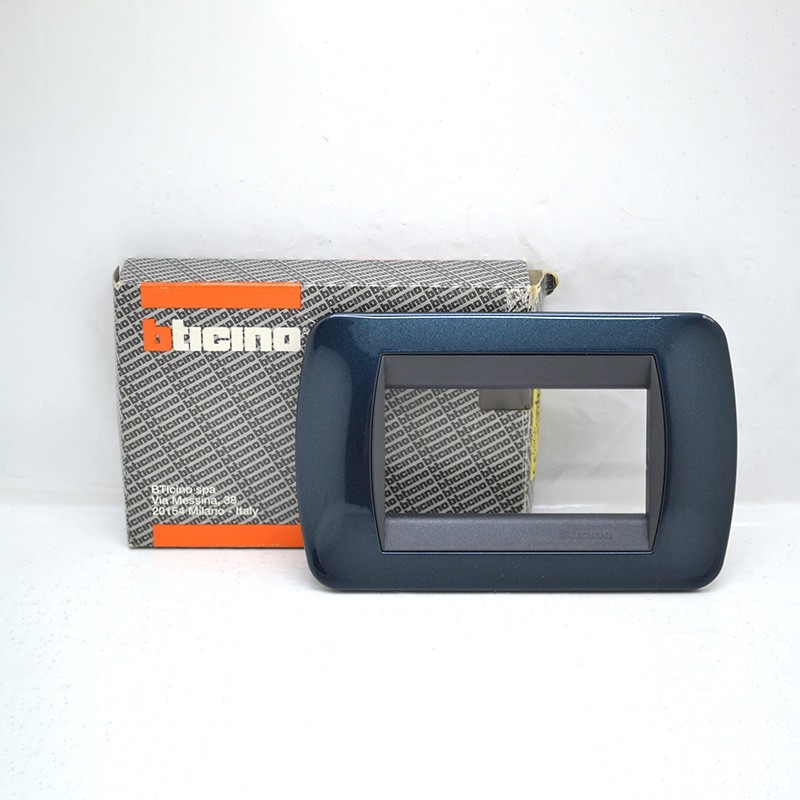 Plaque de transition 3 places Bleu - Living Int Bticino ...